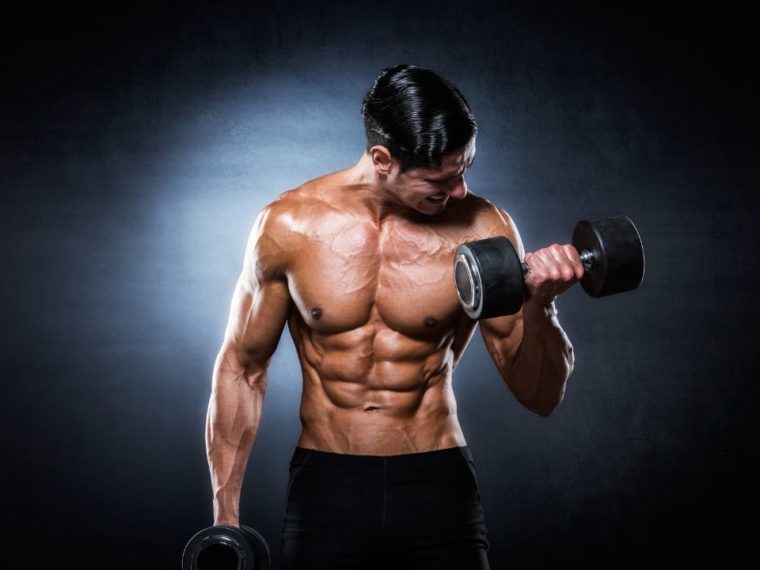 Le curl alterné avec haltères pour muscler les biceps